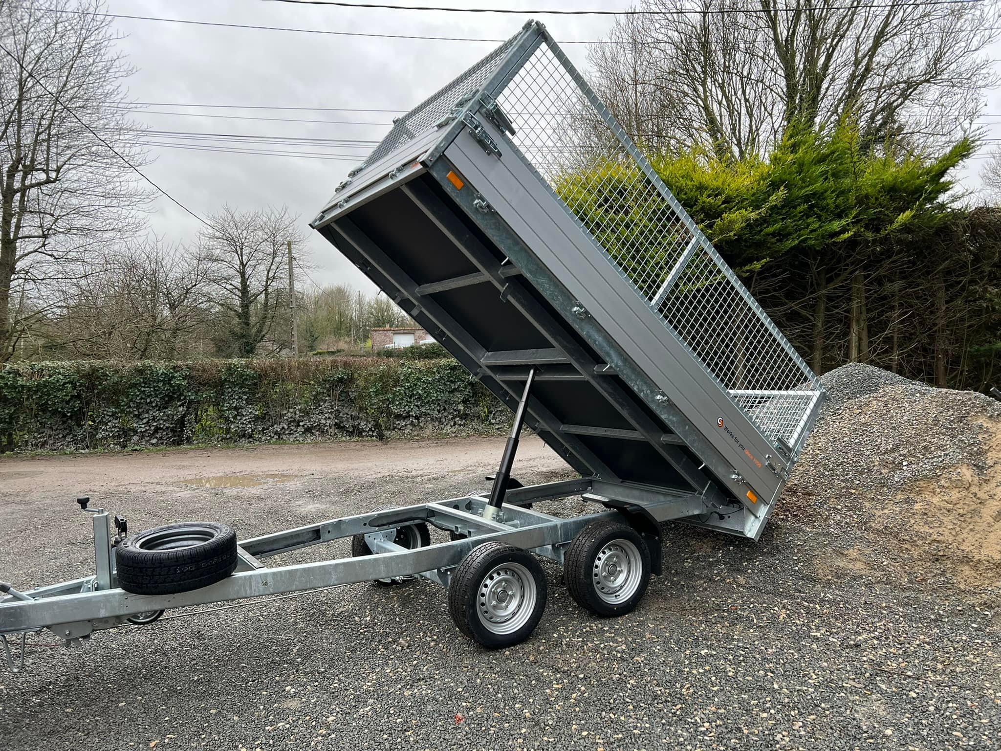 Location Remorque basculante 2t3 - Teloc location proche de Saint Omer